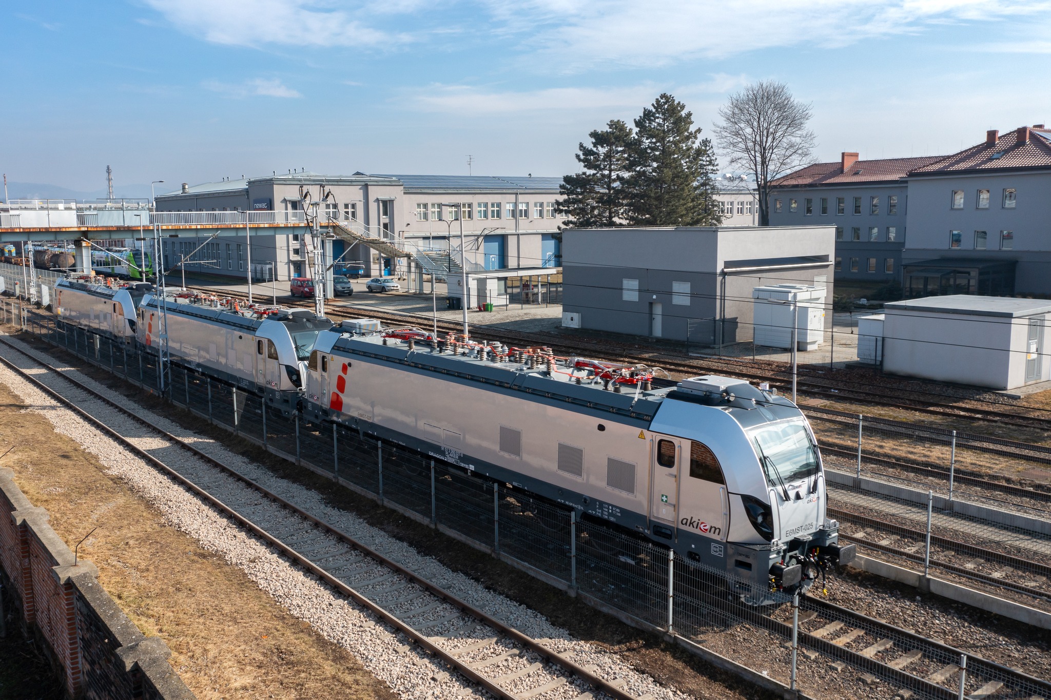 Pierwsze trzy lokomotywy DRAGON 2 dla AKIEM gotowe - NEWAG S.A.